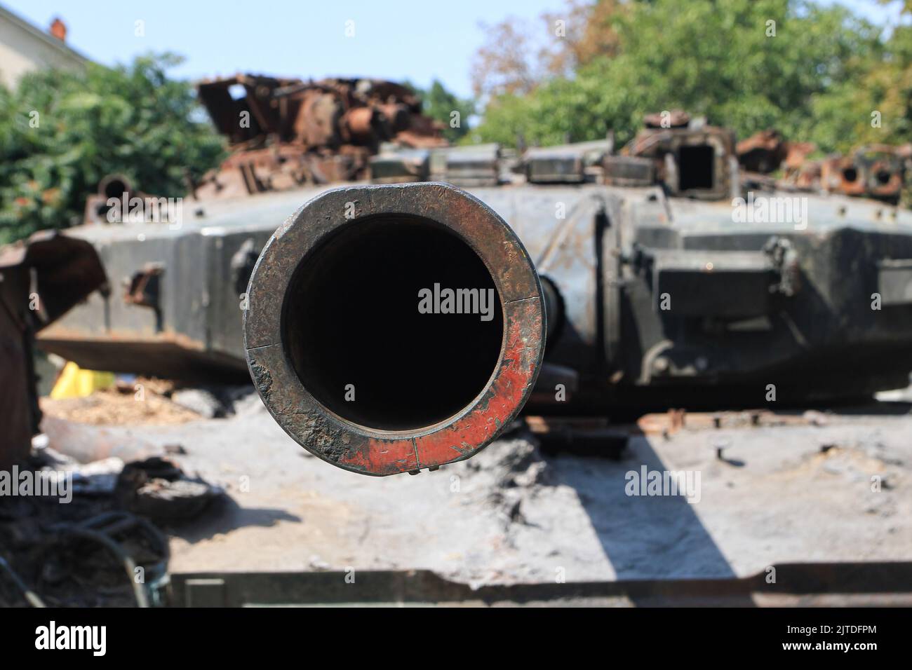 Odessa, Ukraine. 27th Aug, 2022. The muzzle of a burned-out Russian T ...