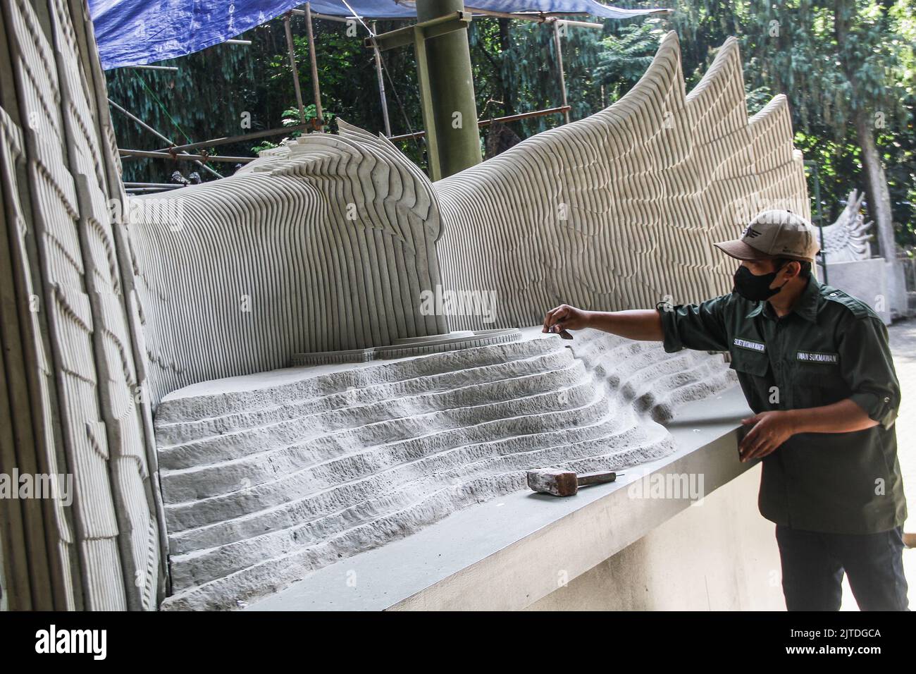 Bandung, West Java, Indonesia. 30th Aug, 2022. Workers sculpted a mock ...