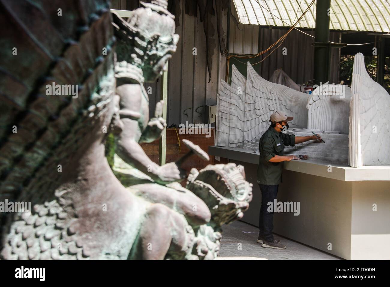 Bandung, West Java, Indonesia. 30th Aug, 2022. Workers sculpted a mock ...