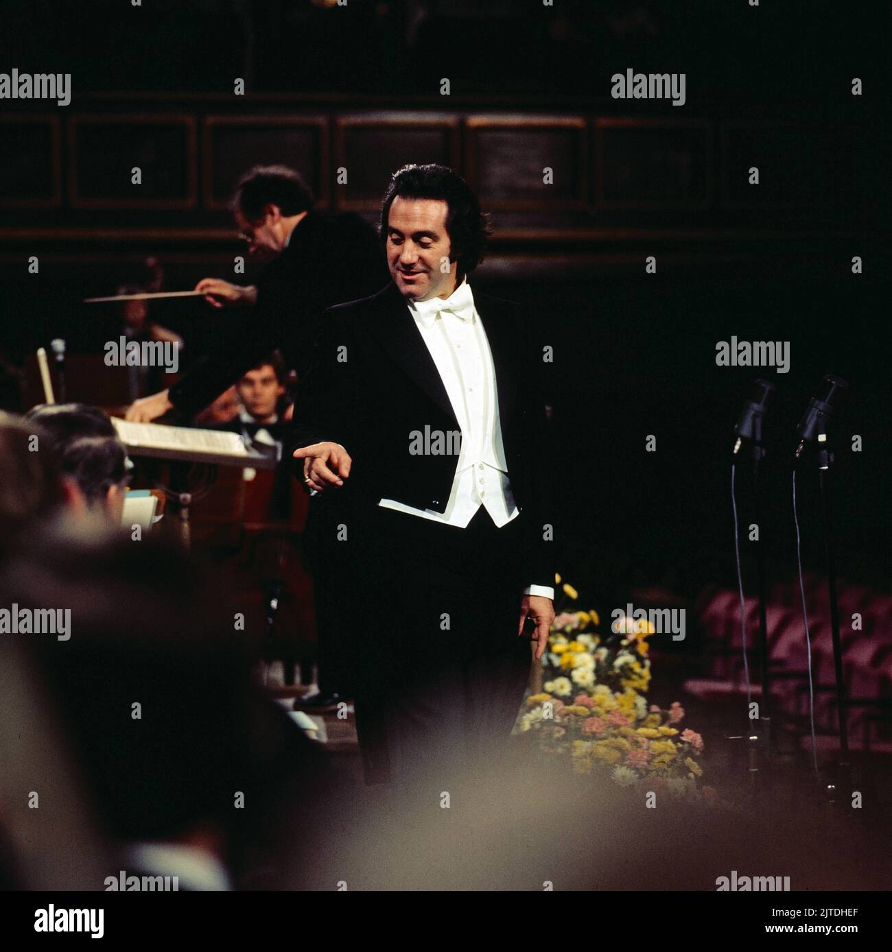 American opera singer bariton hi-res stock photography and images - Alamy