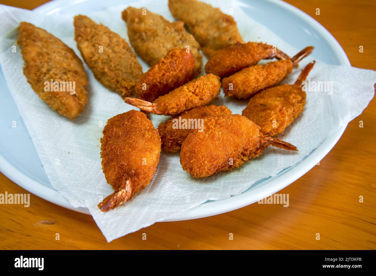 A plate of crispy and delicious fried butterfly prawns and fried cod ...
