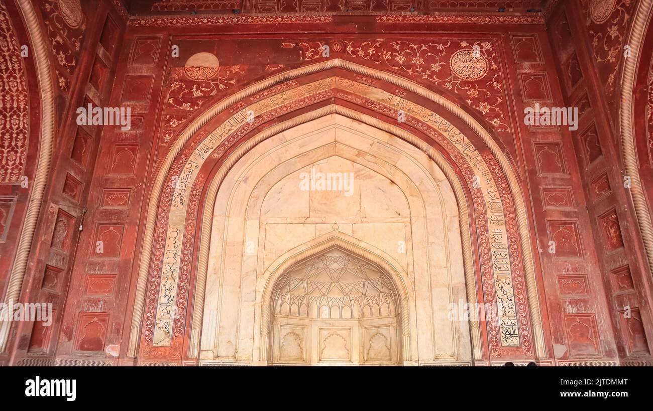 Inside taj mahal mausoleum hi-res stock photography and images - Alamy