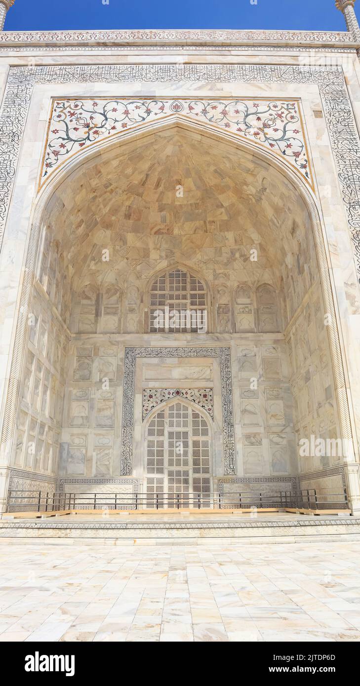 The Beautiful Architecture of Taj Mahal, White Marble, Agra, Uttar ...