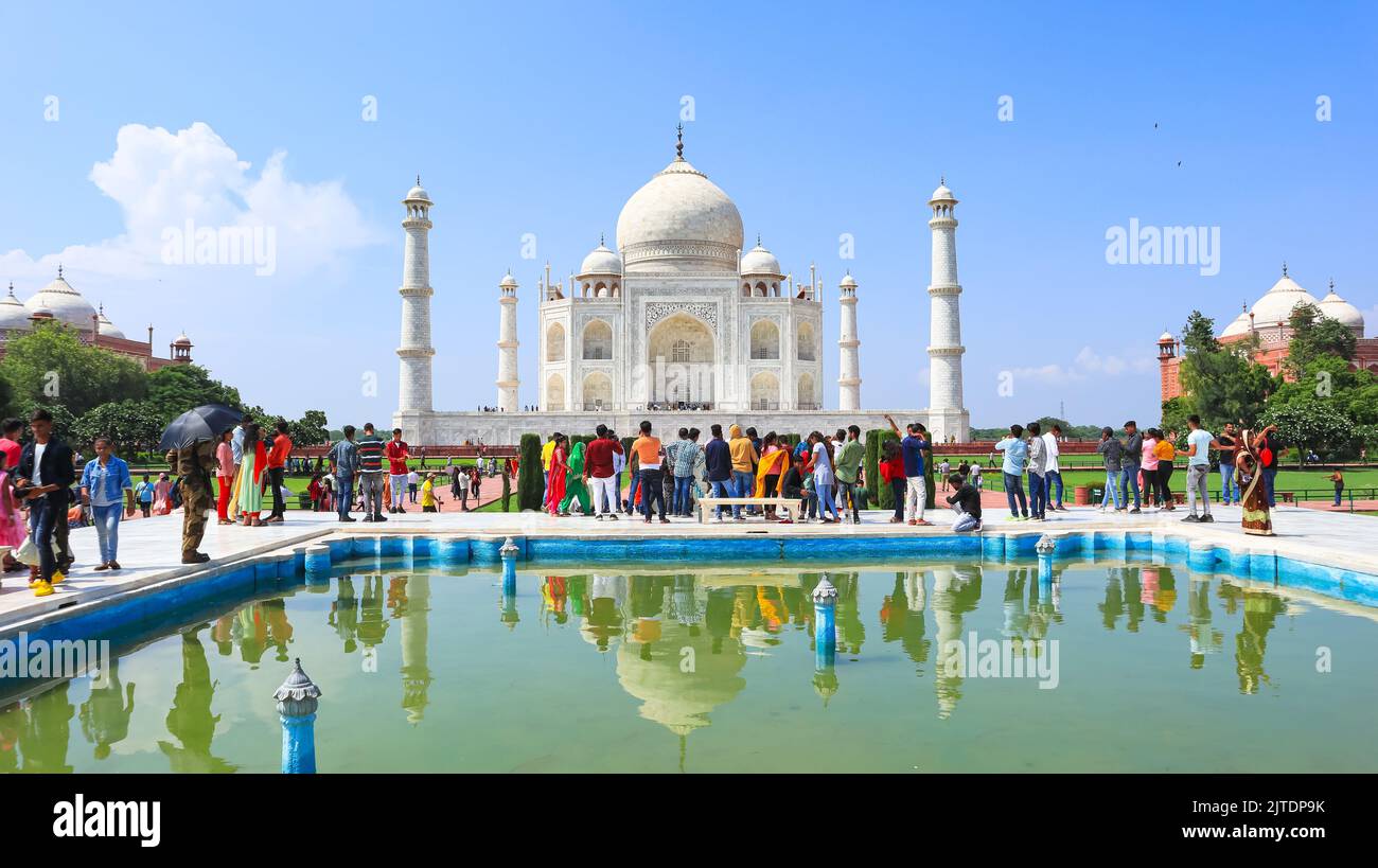 The Beautiful Reflection of Tourist in the Water of Taj Mahal, Agra ...