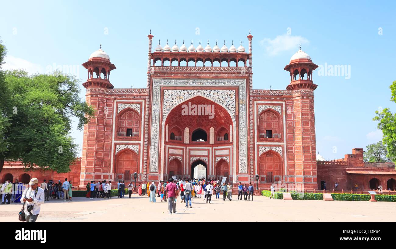 The Beautiful Architecture of Royal Mosque at Taj Mahal inside the ...