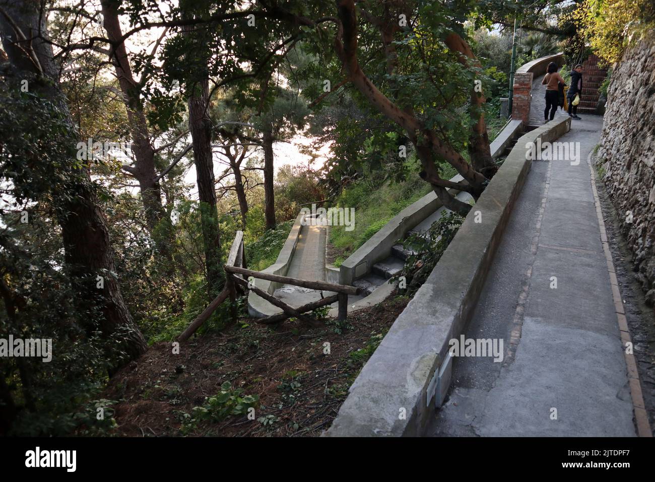 Sentiero sentiero sentiero percorso hi-res stock photography and images ...