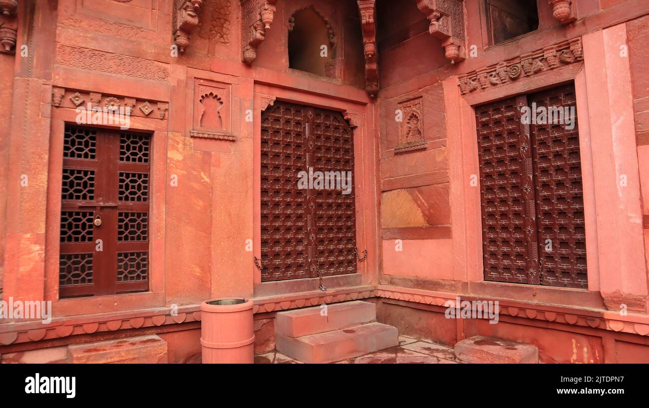 The Beautiful Interior and Exterior of Agra Fort, Agra, Uttar Pradesh ...