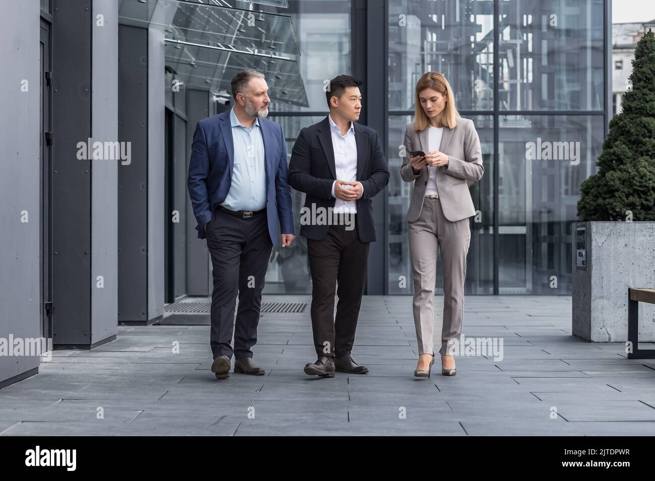 Businessman suit talking group three hi-res stock photography and ...