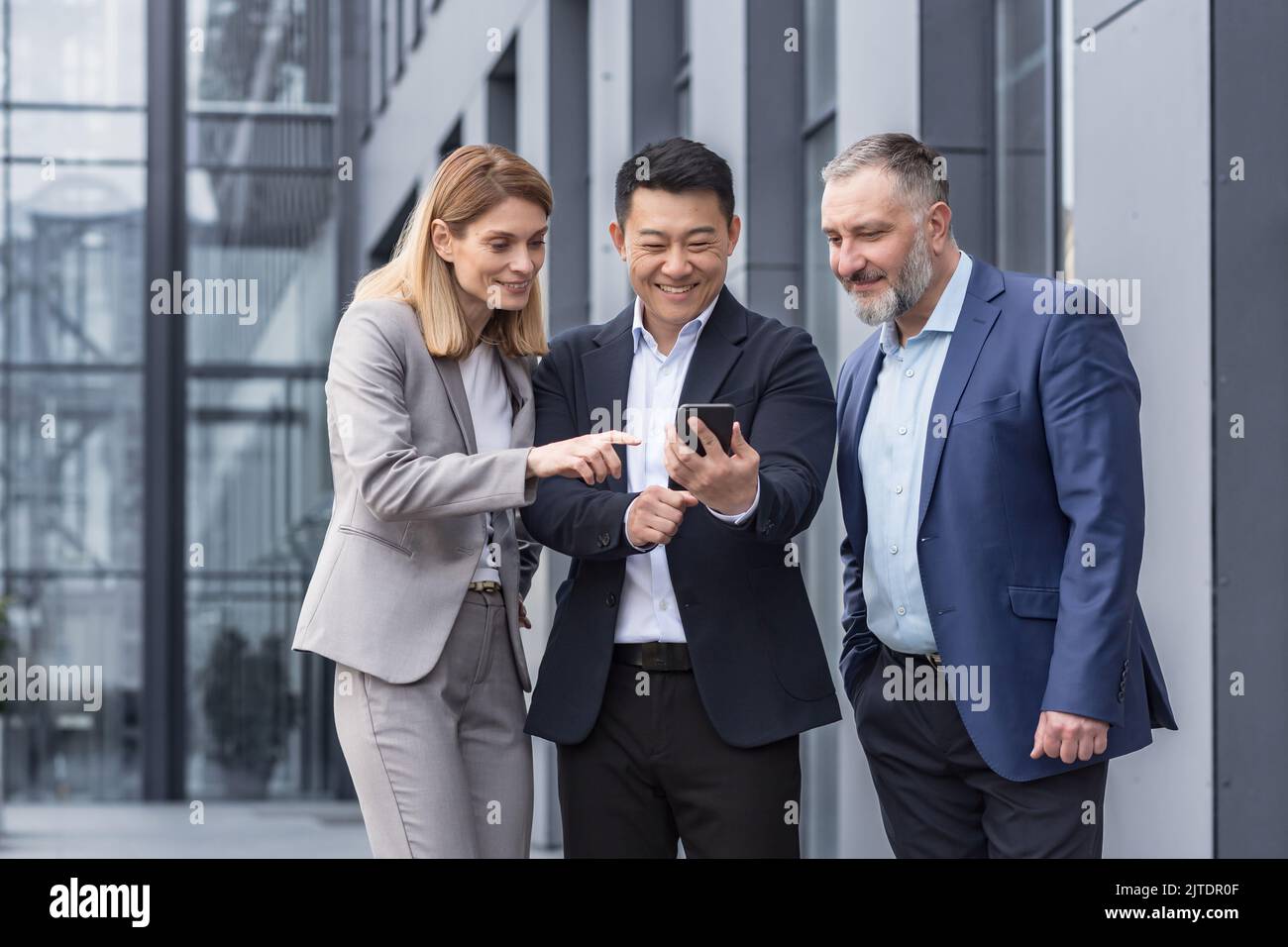 Group of businessmen walking hi-res stock photography and images - Alamy