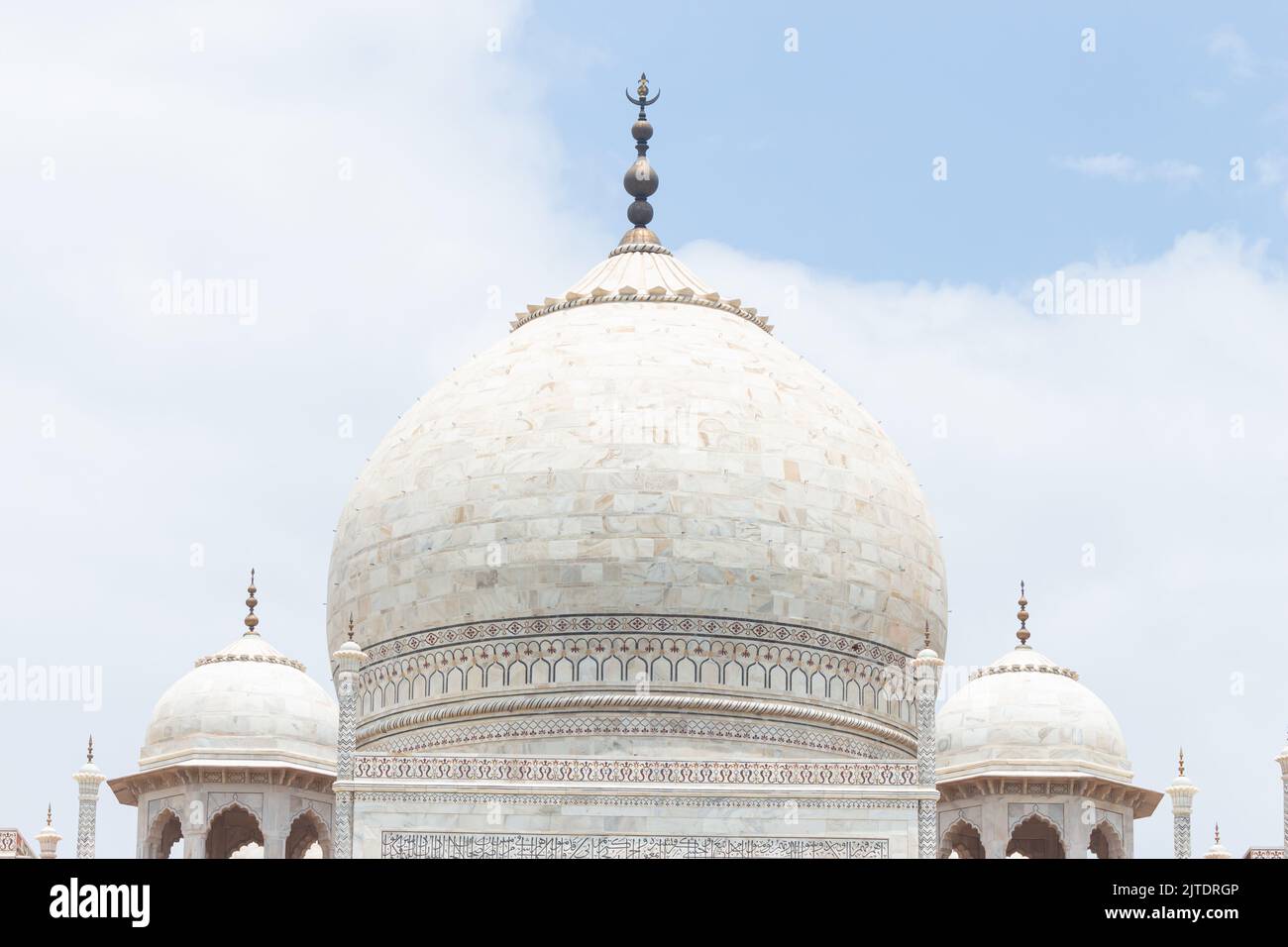 The Beautiful Tomb of Taj Mahal, White Marble, Agra, Uttar Pradesh ...