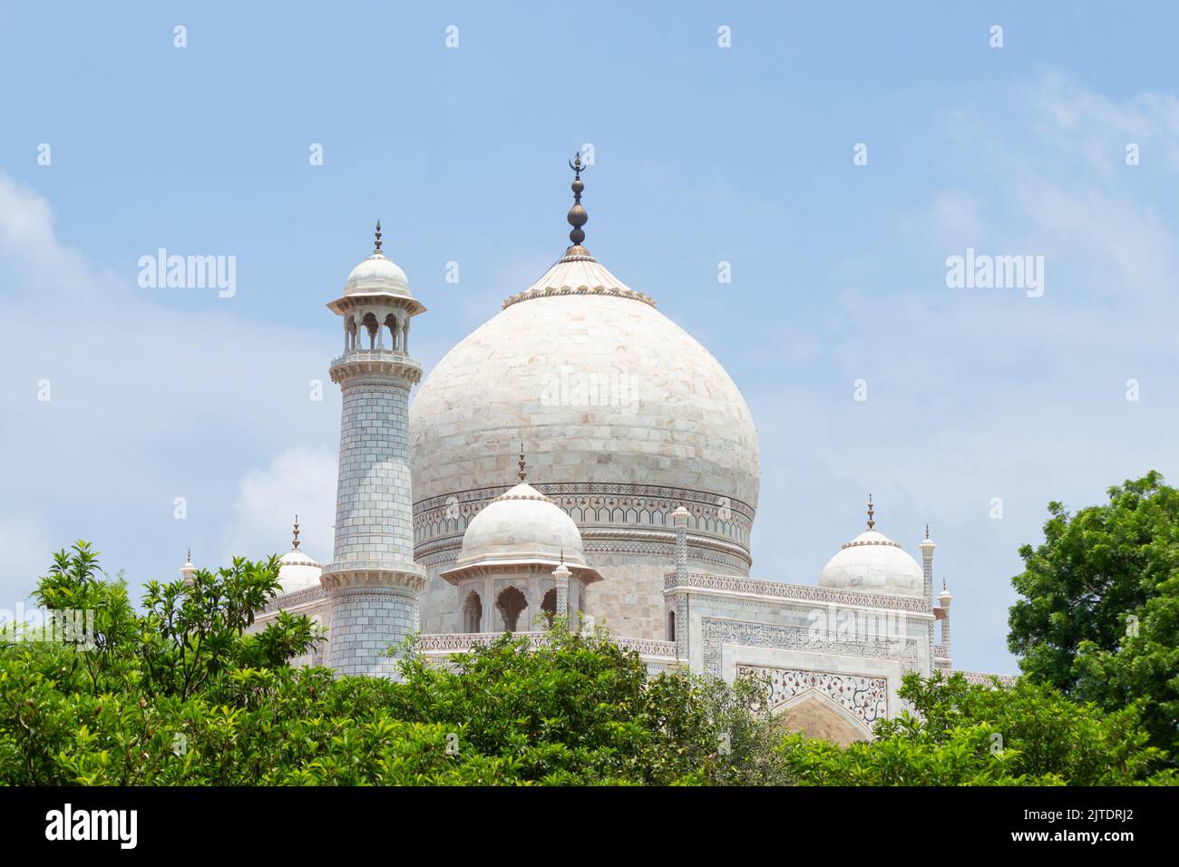 The Beautiful Tomb of Taj Mahal, White Marble, Agra, Uttar Pradesh ...