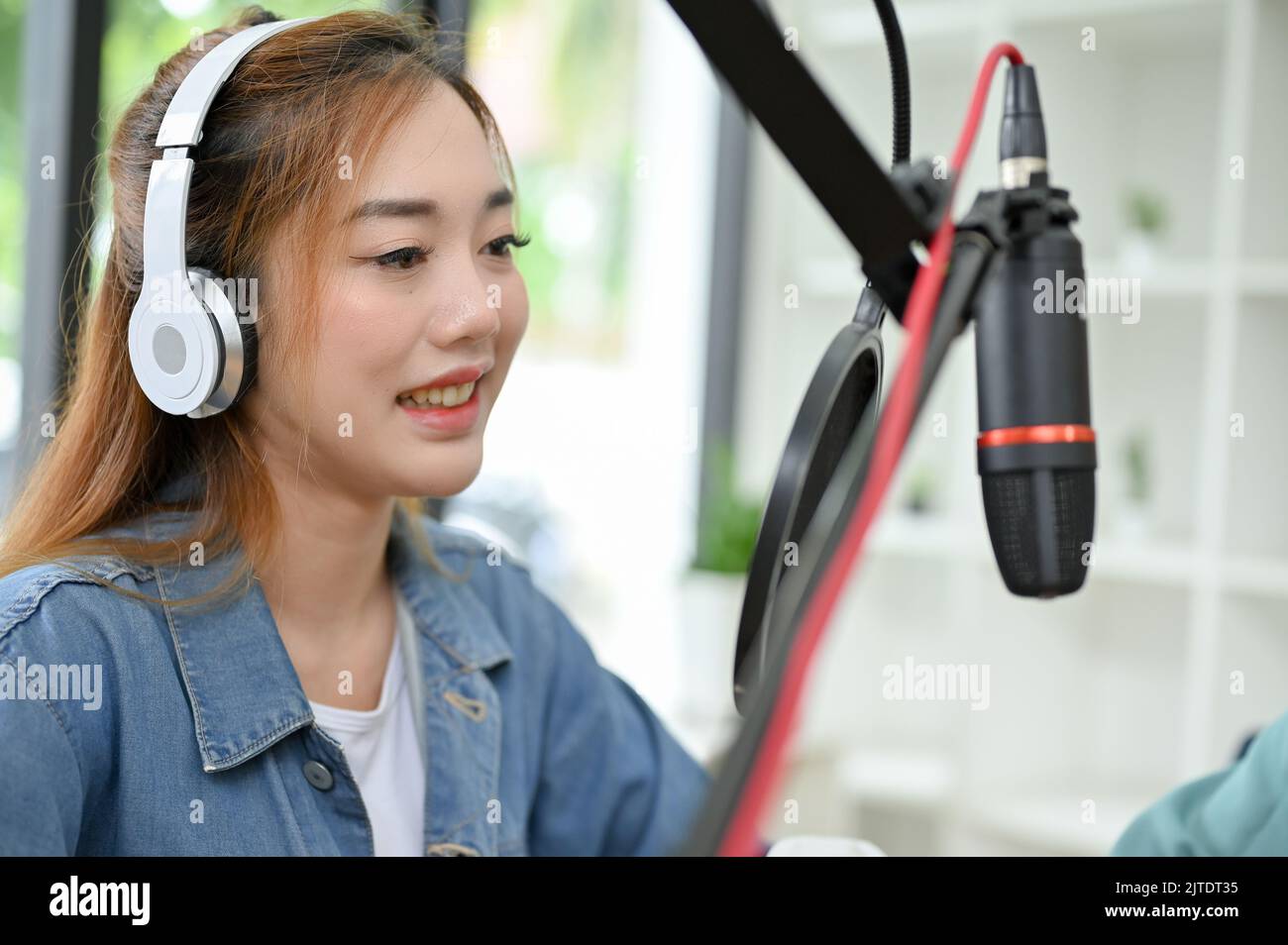 Wearing radio microphone hi-res stock photography and images - Alamy
