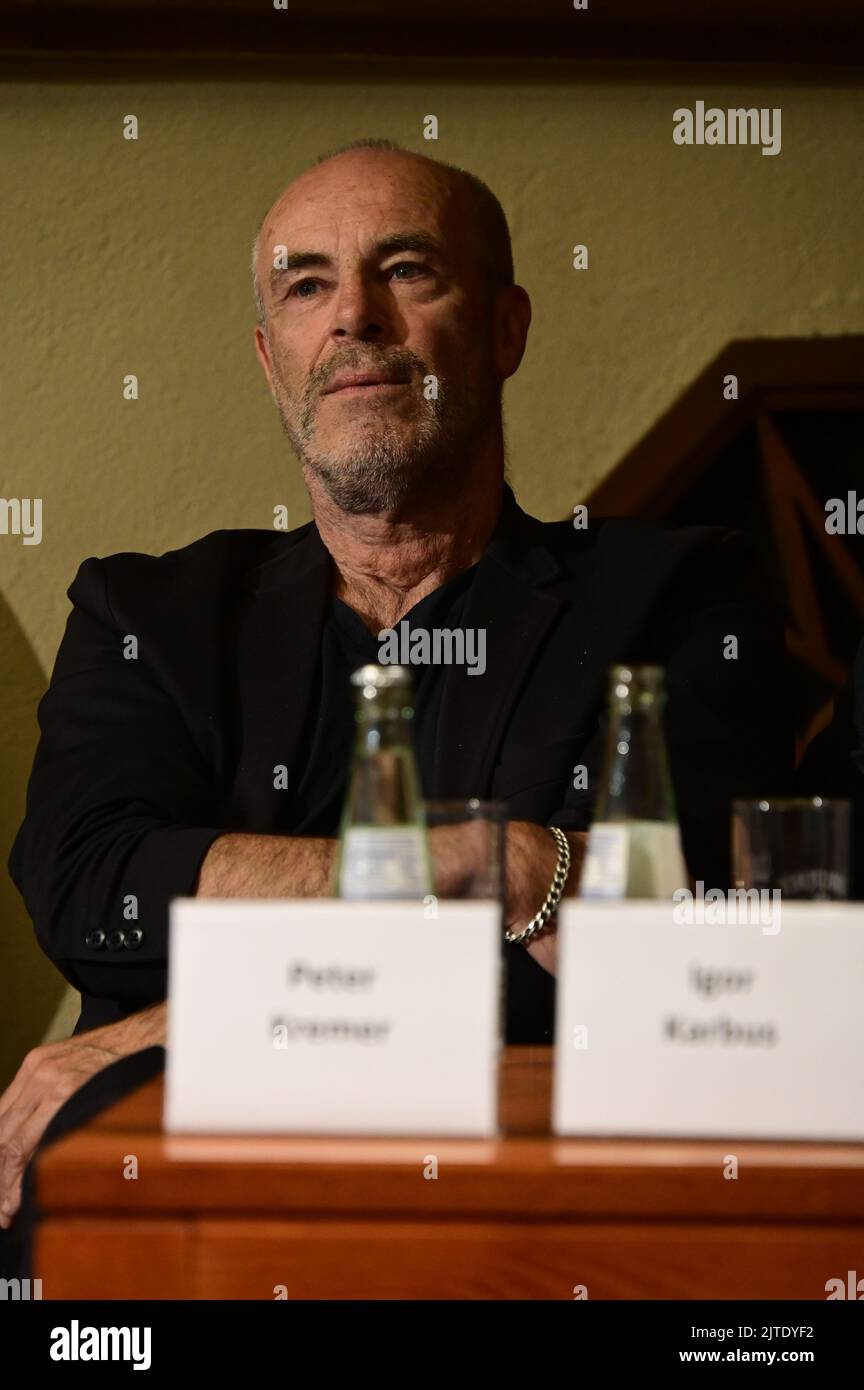Peter Kremer bei der Jahres-Pressekonferenz zur 14. Spielzeit 2022/2023 ...