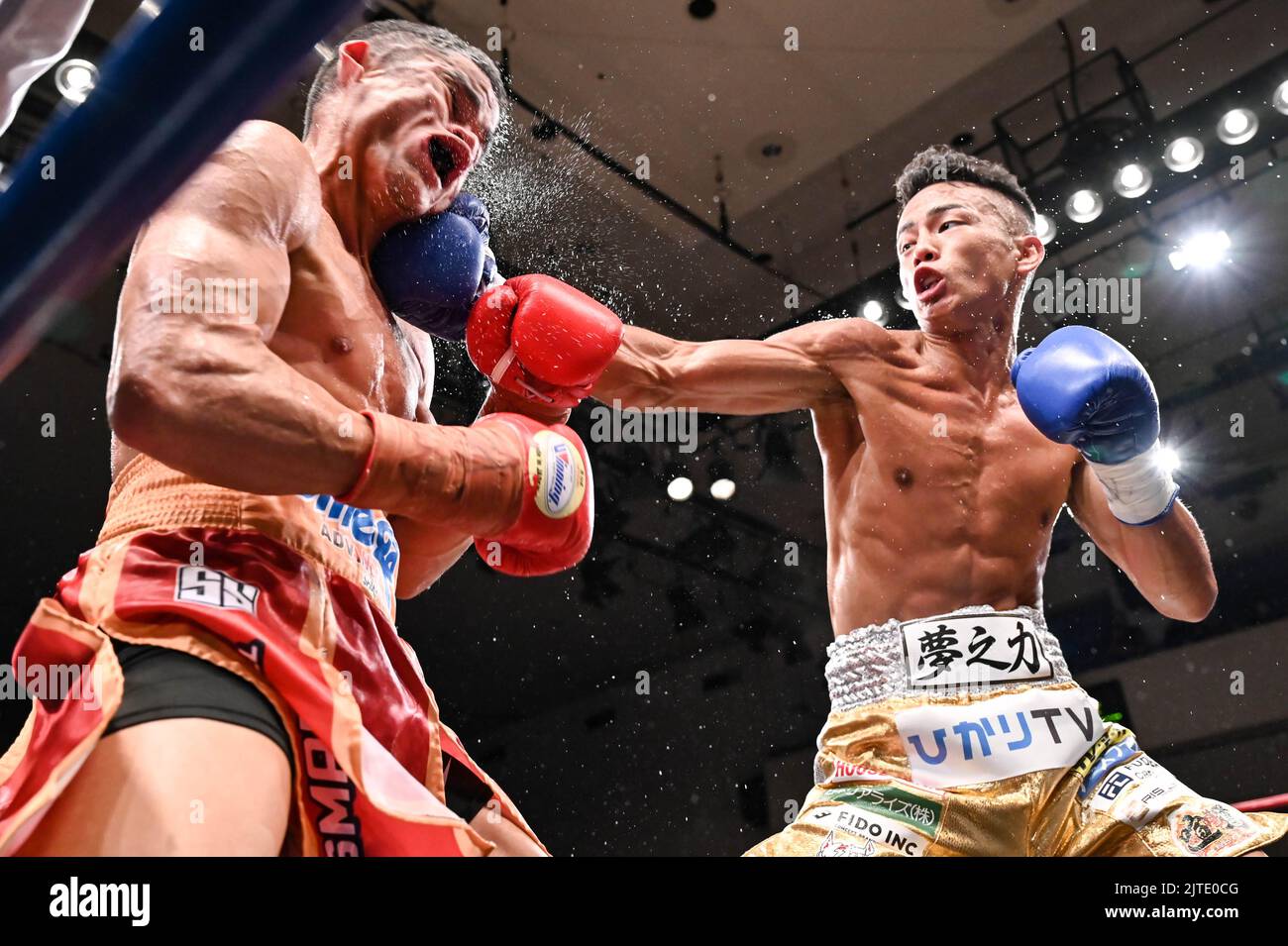 Tokyo, Japan. 26th Aug, 2022. Champion Pete Apolinar (red gloves) of ...