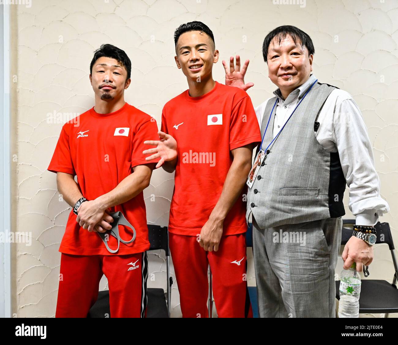 Tokyo, Japan. 26th Aug, 2022. Yoshiki Takei (C) of Japan celebrets with ...