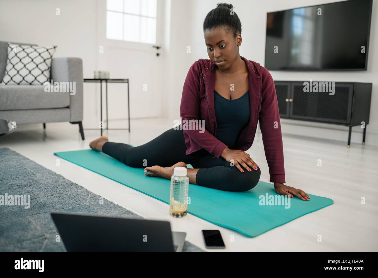 Exercise watching hi-res stock photography and images - Alamy