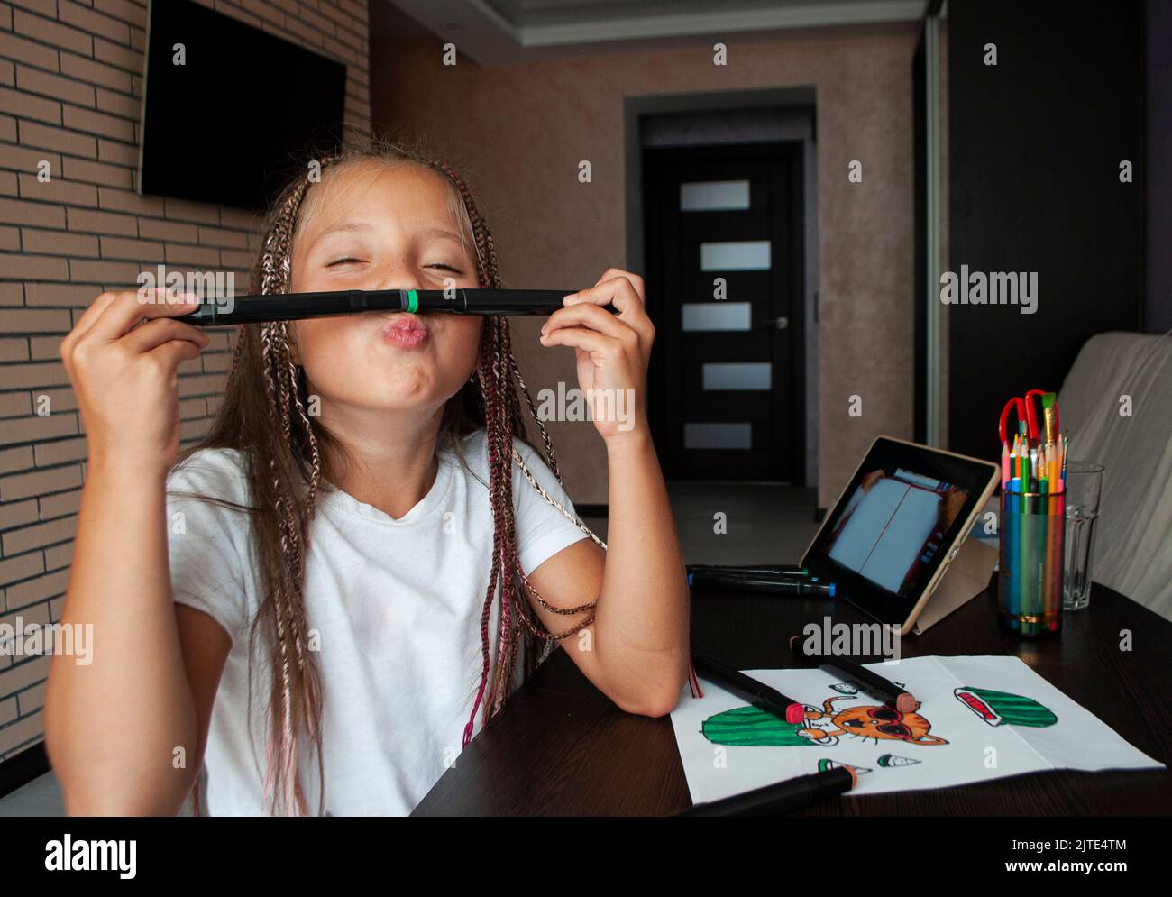 A little girl is playing and drawing with markers Stock Photo - Alamy