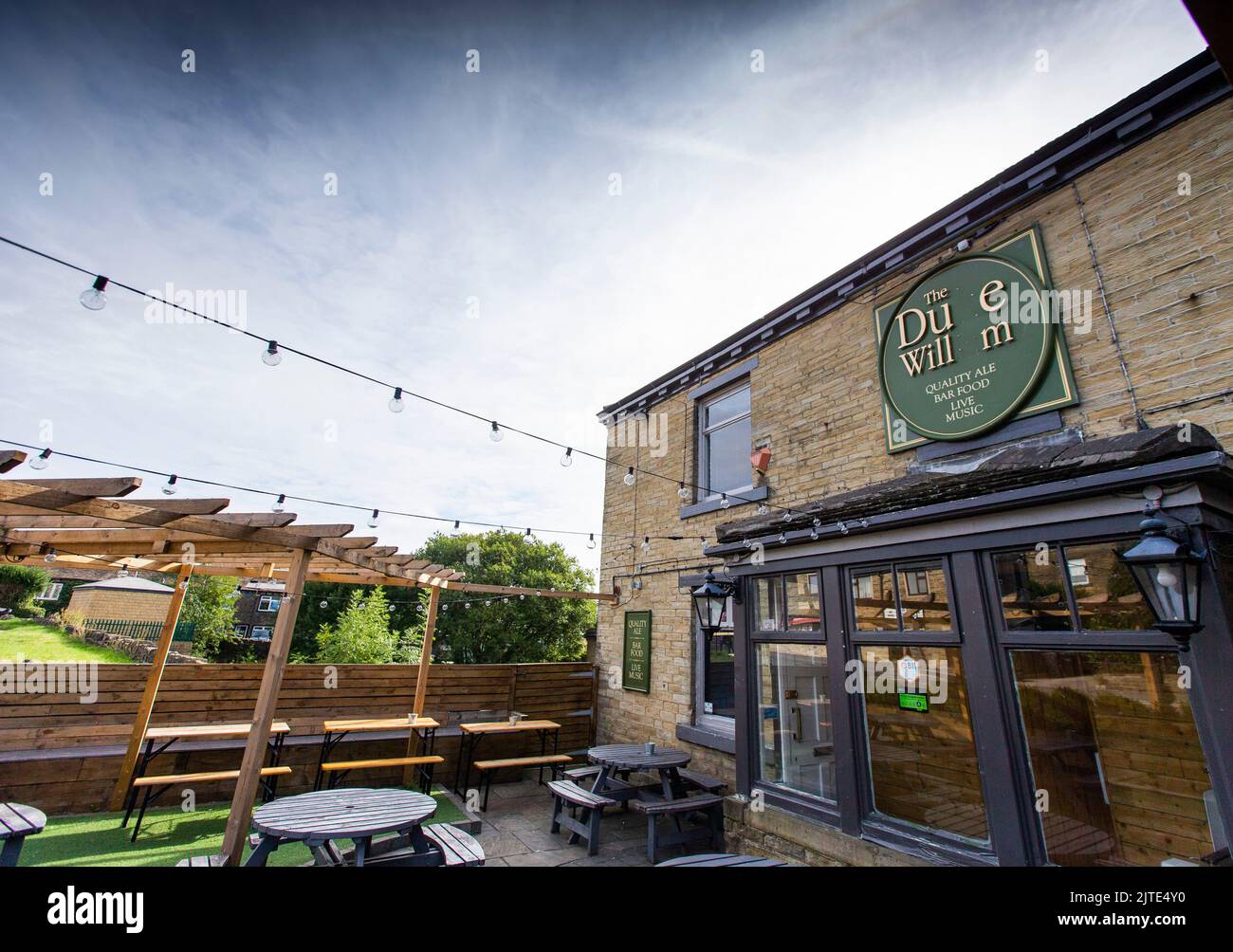 Halifax pubs hi-res stock photography and images - Alamy