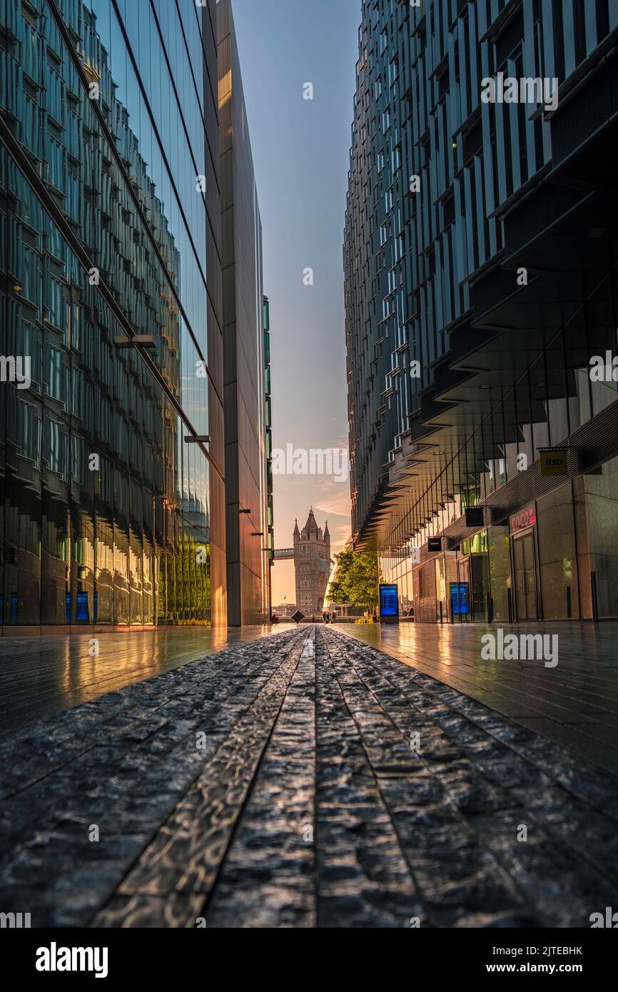 Summer sunrise more london hi-res stock photography and images - Alamy