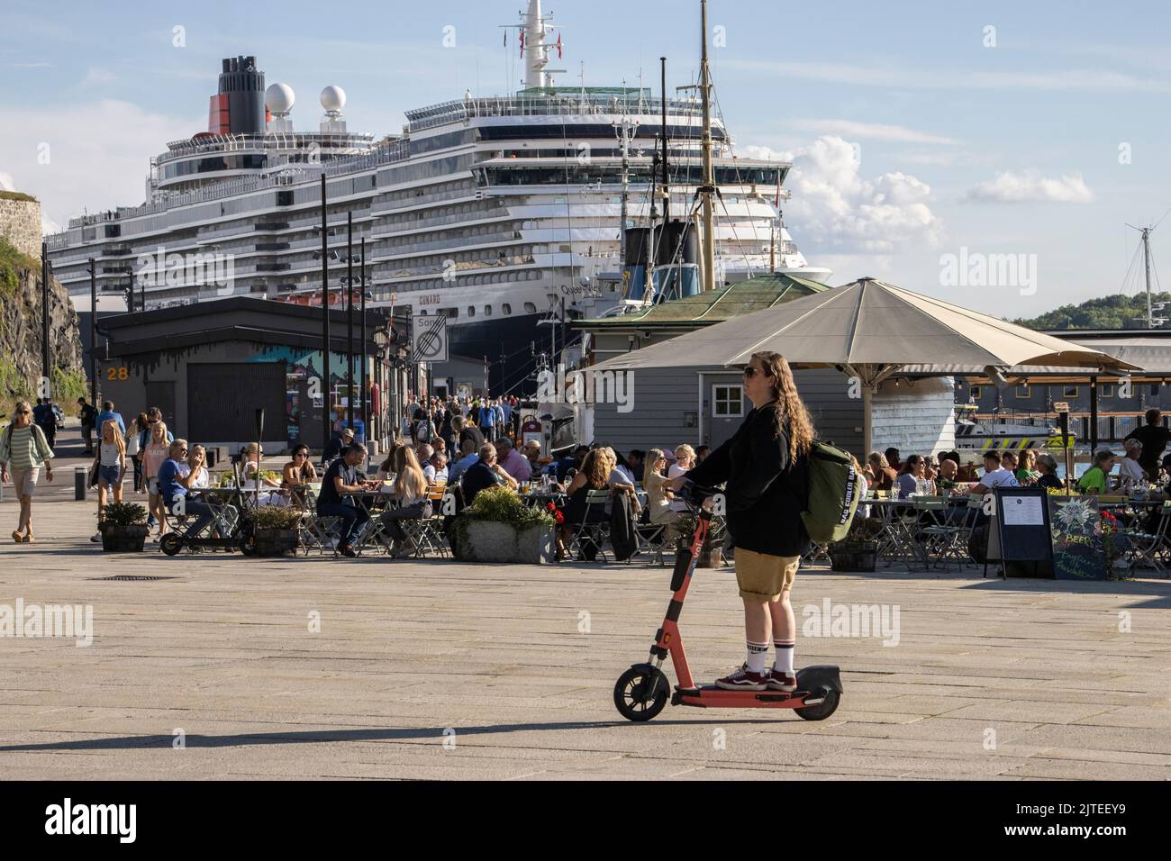 Oslo city harbour, promenade with sea food restaurants, mooring for old ...