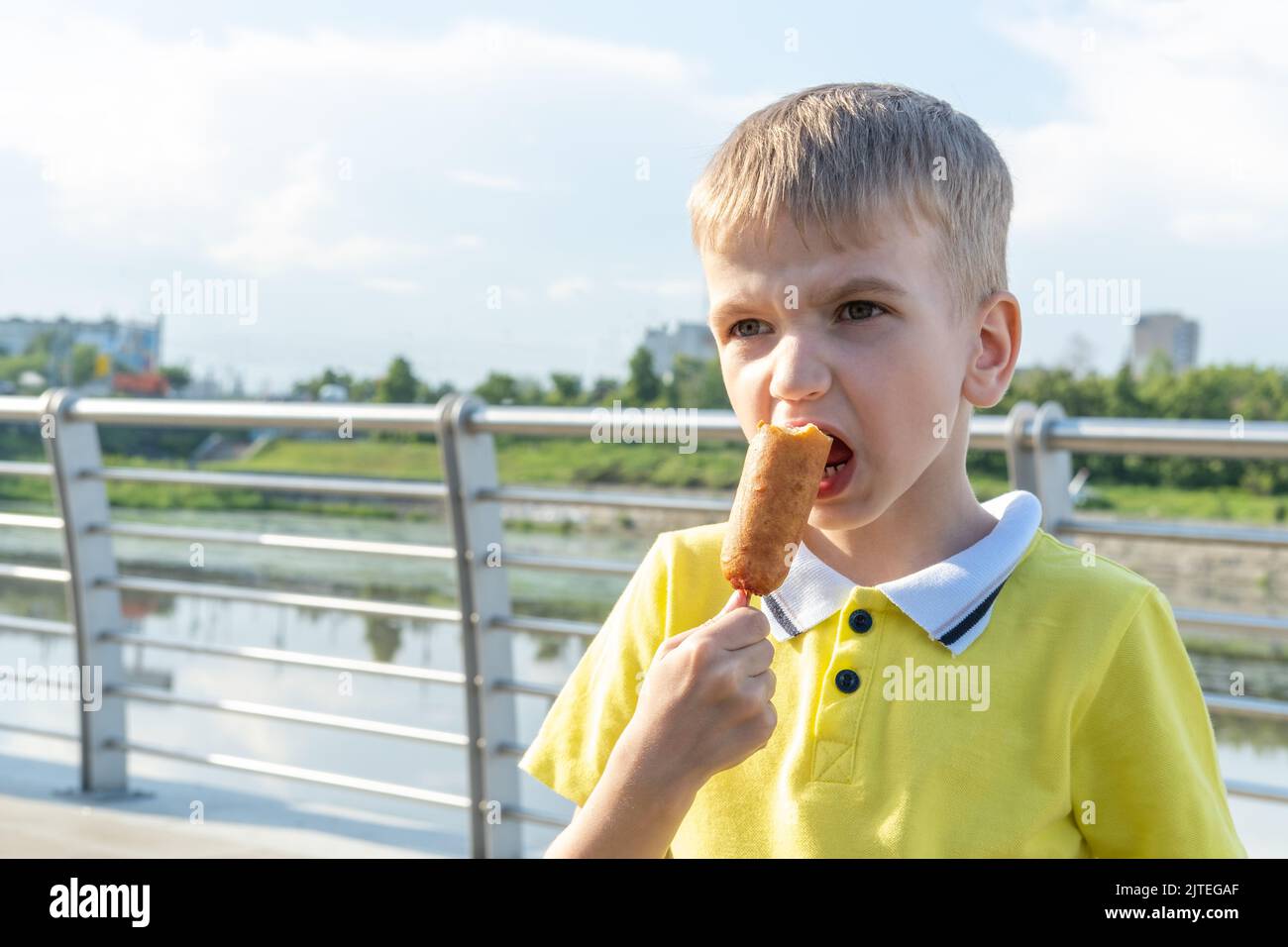 Kids beach food healthy hi-res stock photography and images - Alamy