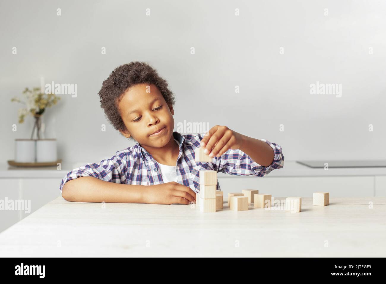 Child with empty wooden blocks Stock Photo - Alamy
