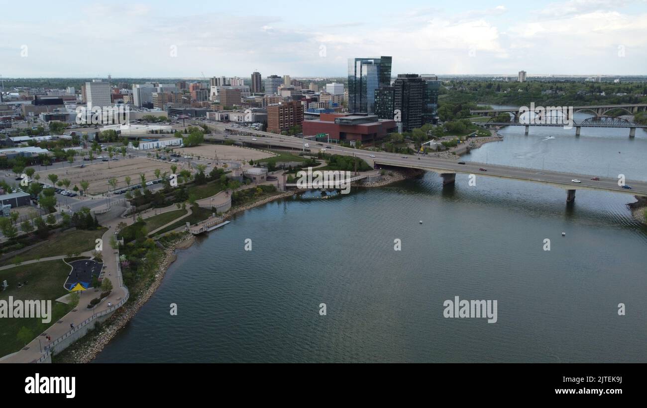Saskatoon bridges hi-res stock photography and images - Alamy