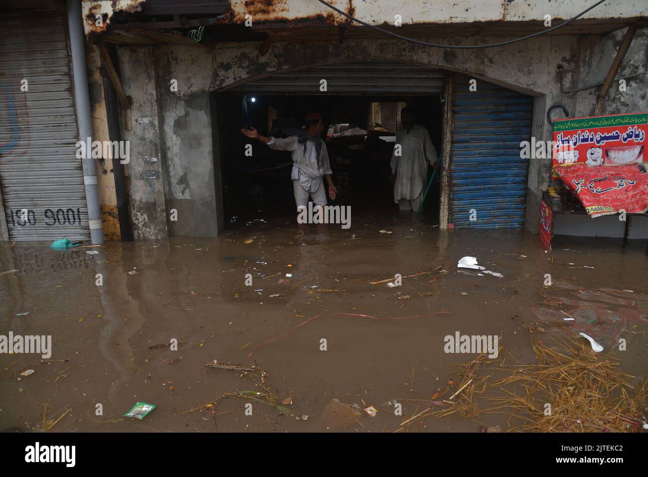 Lahore, Punjab, Pakistan. 29th Aug, 2022. Pakistani people on their way and busy in Badami bagh ...