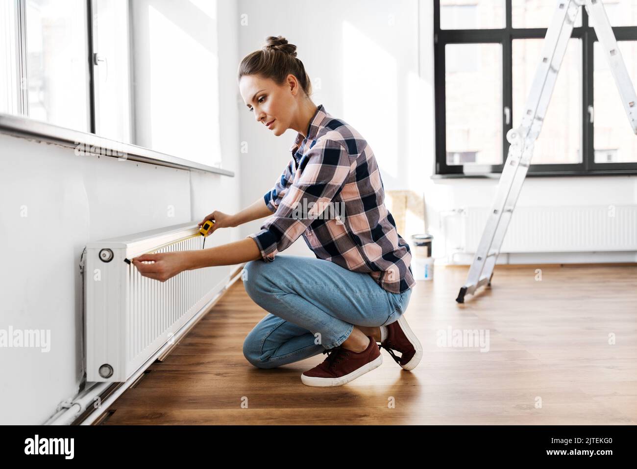 Woman with ruler hi-res stock photography and images - Alamy