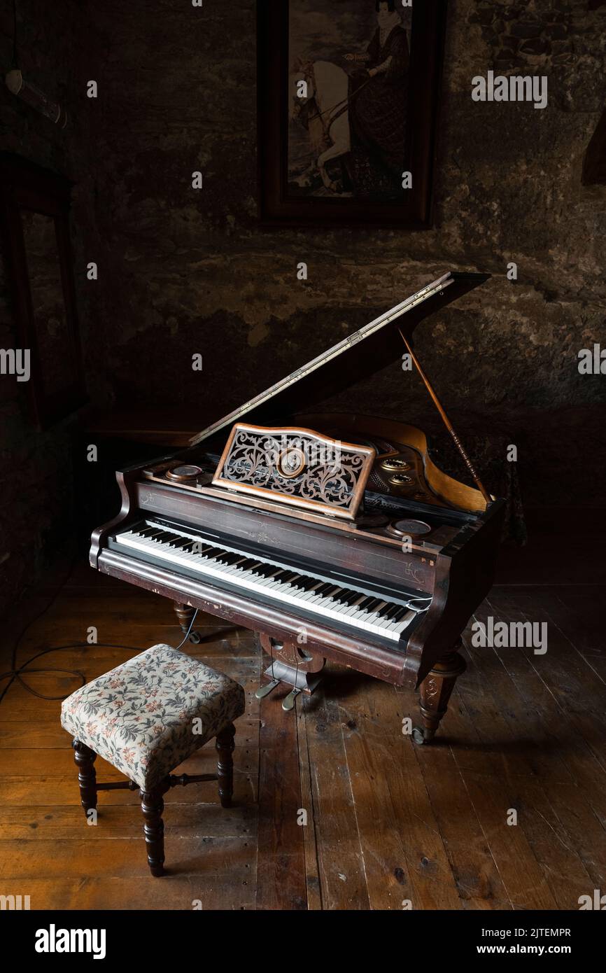 Old fortepiano hi-res stock photography and images - Alamy