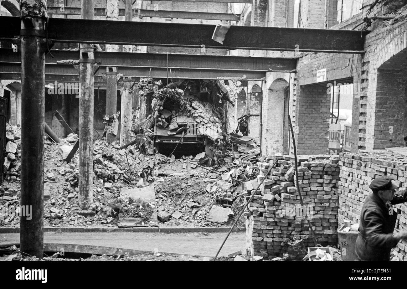 Trümmergrundstück der Maschinenfabrik Richard Rheinow in der ...