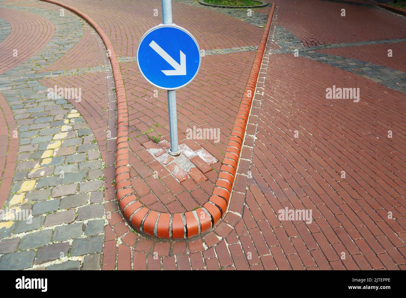 Island traffic sign hi-res stock photography and images - Alamy