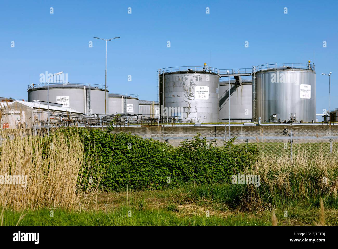 Brunsbüttel tank farm of the Heide refinery Stock Photo - Alamy