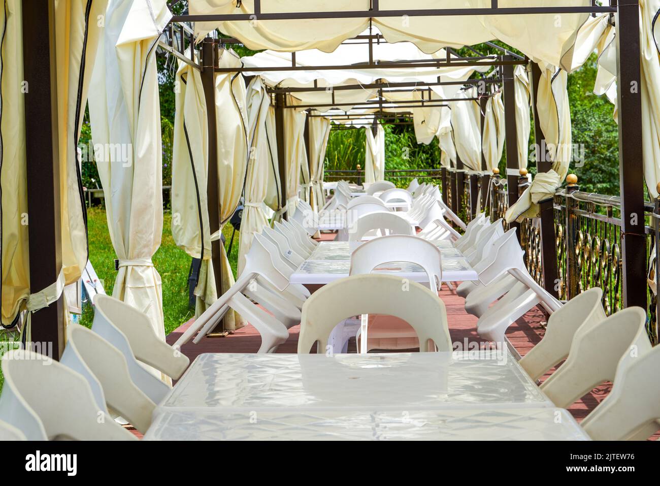 Riverside dinner table hi-res stock photography and images - Alamy