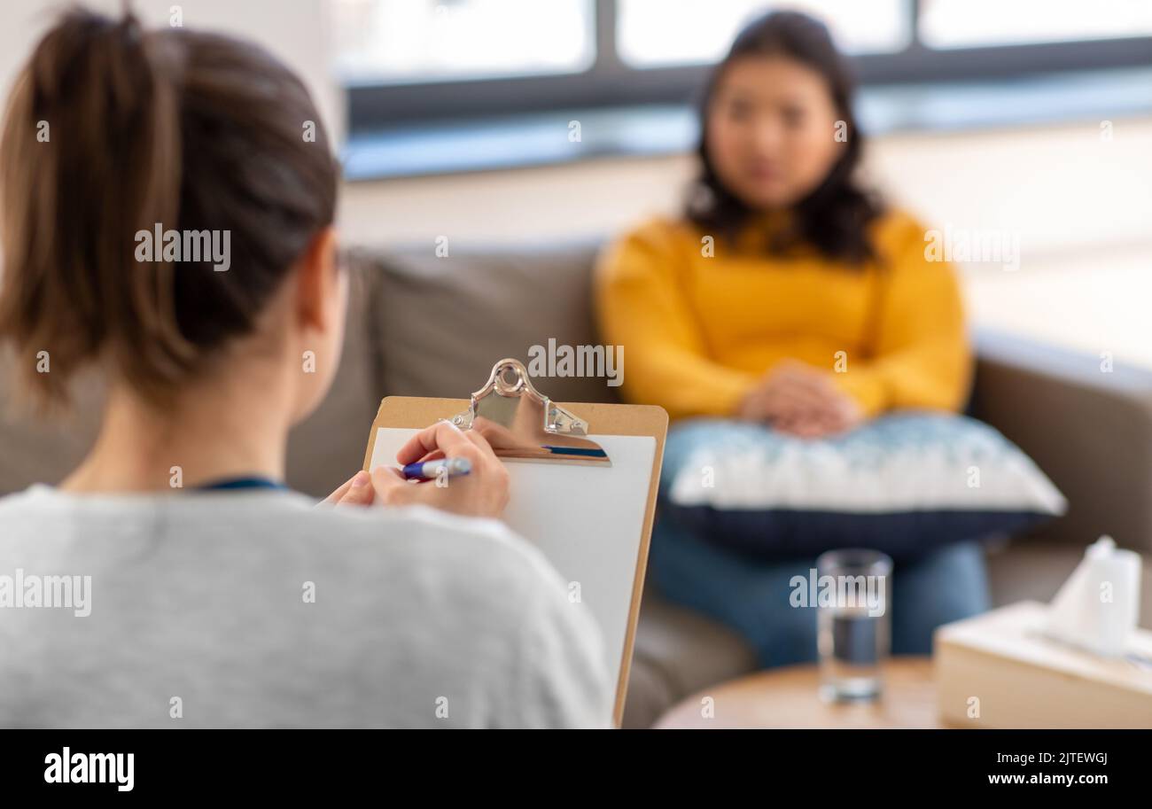 psychologist and patient at psychotherapy session Stock Photo - Alamy