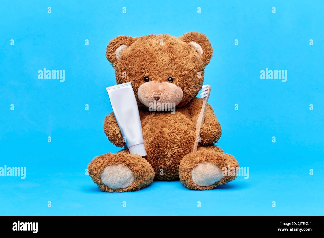 teddy bear toy with toothbrush and toothpaste Stock Photo - Alamy