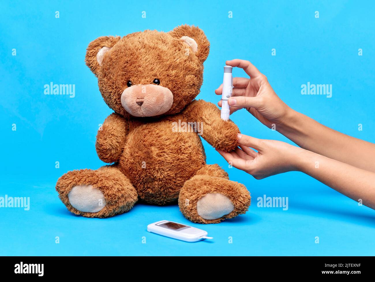 hands making insulin injection to teddy bear Stock Photo - Alamy