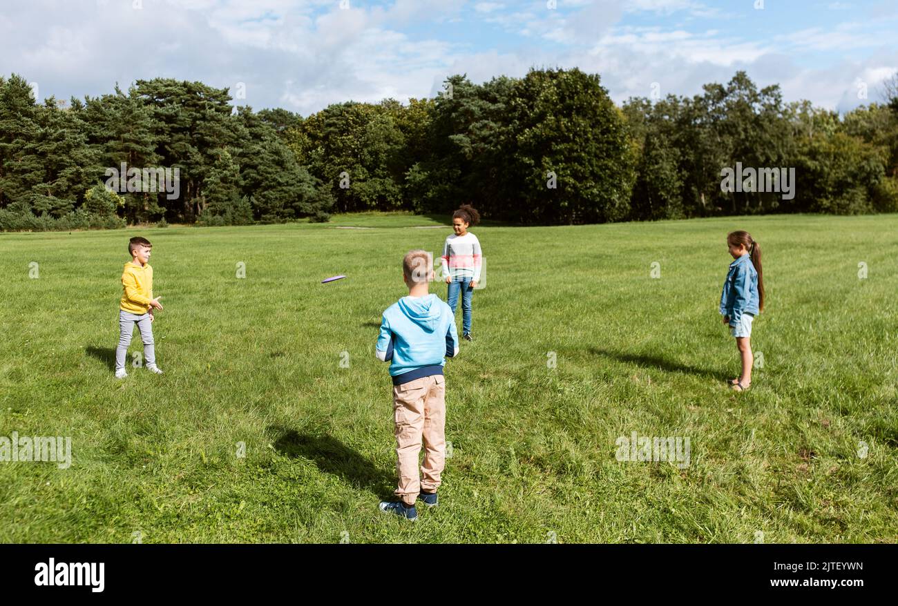 Flying disc game hi-res stock photography and images - Alamy