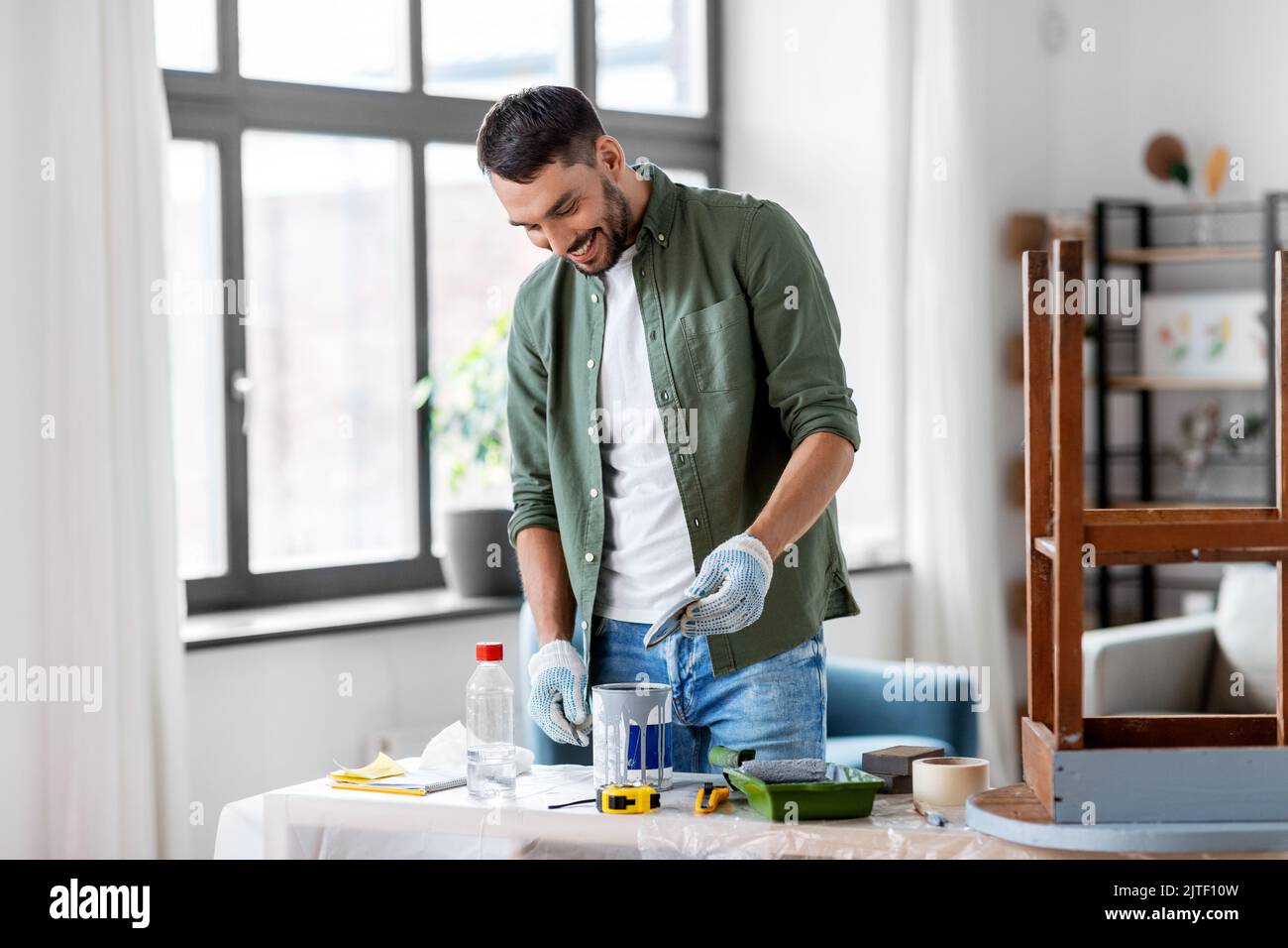 man opening can with grey color at home Stock Photo - Alamy