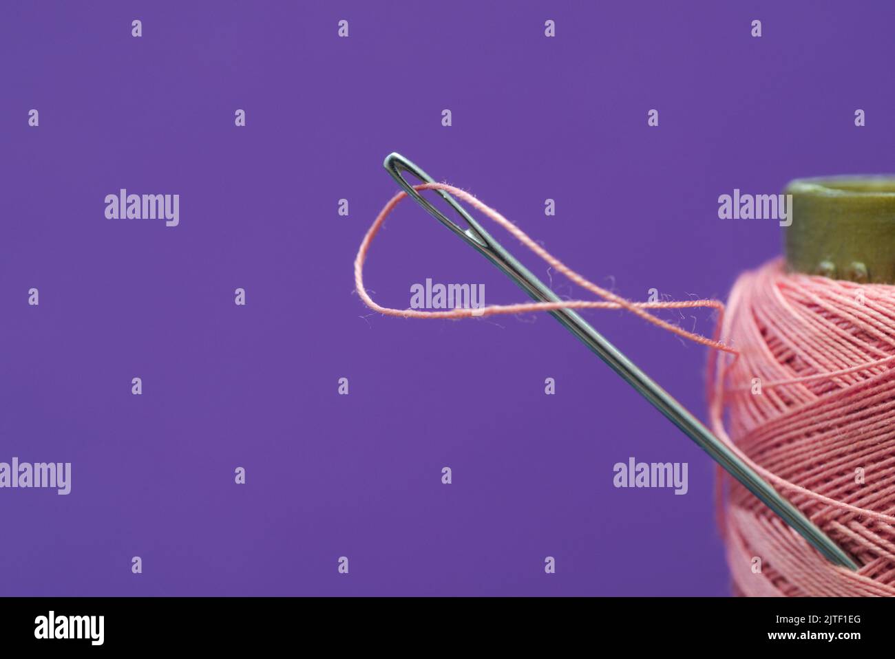 Needle and a thread hi-res stock photography and images - Alamy