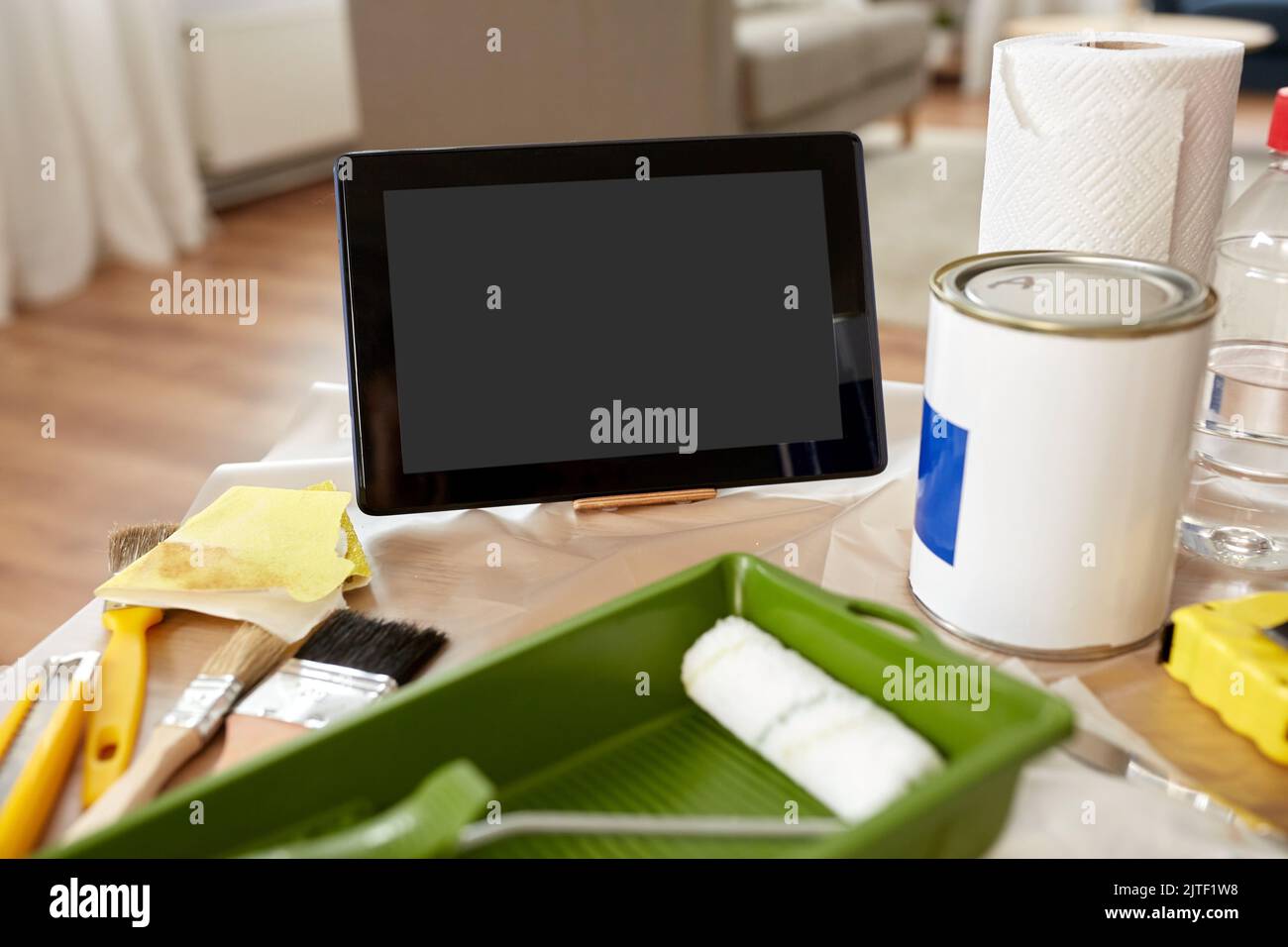 Repair painting hi-res stock photography and images - Alamy