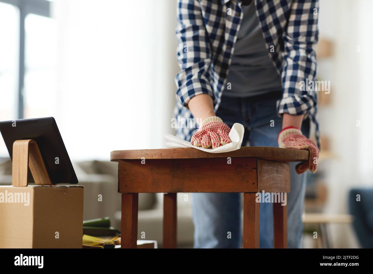 Cleaning wiping computer hi-res stock photography and images - Alamy
