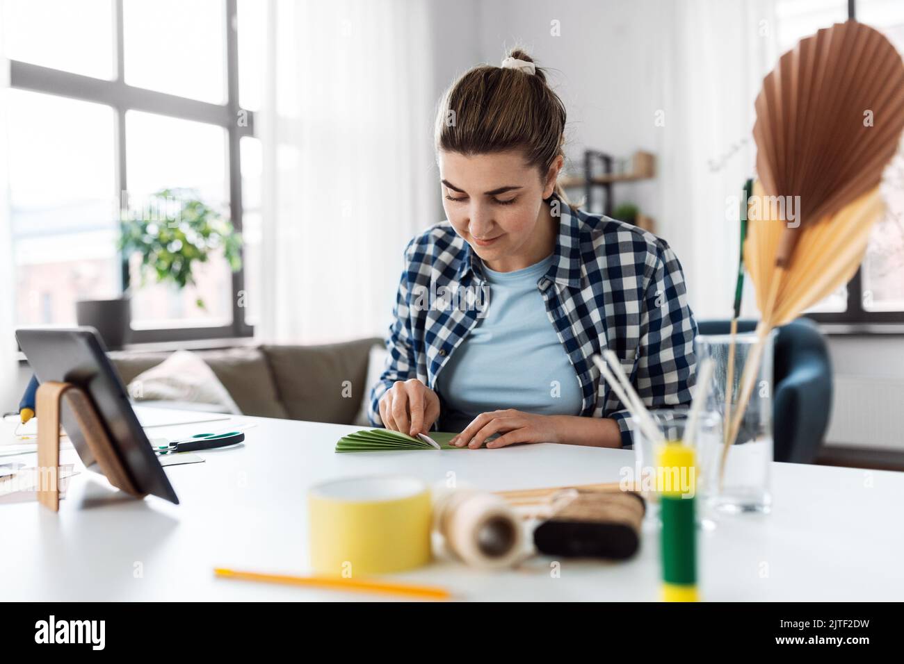 Woman paper craft hi-res stock photography and images - Alamy