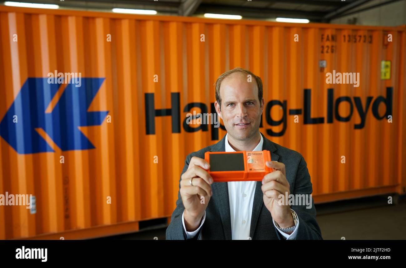 30 August 2022, Hamburg: Maximilian Rothkopf, Chief Operating Officer (COO) Hapag-Lloyd, holds a ...