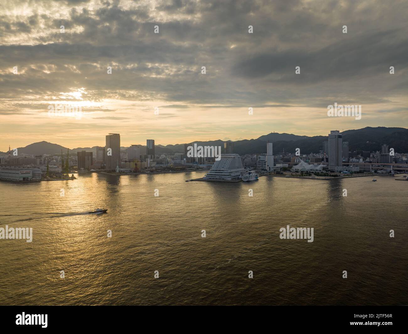 Kobe port cruises hi-res stock photography and images - Alamy