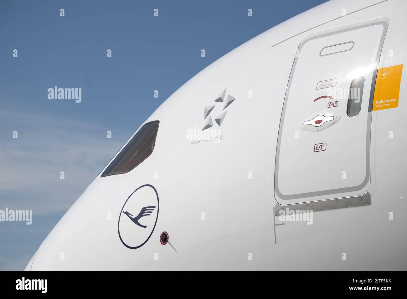 Boeing 787 9 berlin hi-res stock photography and images - Alamy