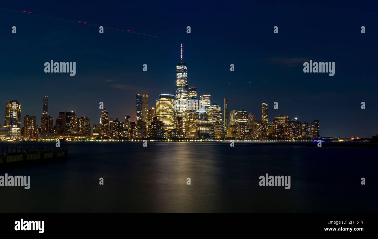 Beautiful nighttime view manhattan hi-res stock photography and images ...