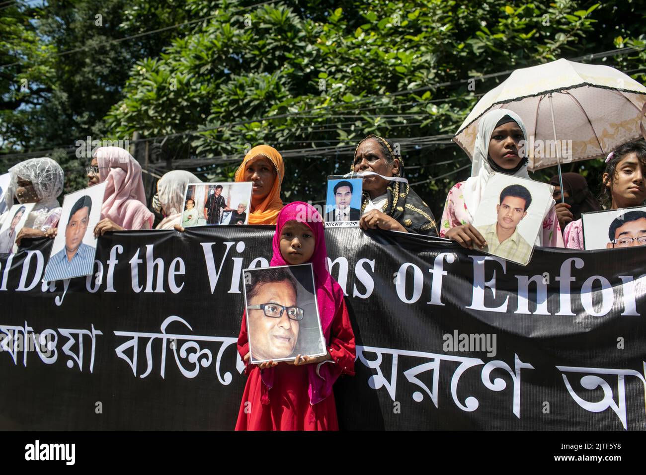 Dhaka, Bangladesh. 30th Aug, 2022. A kid and women hold pictures of their missing relatives ...