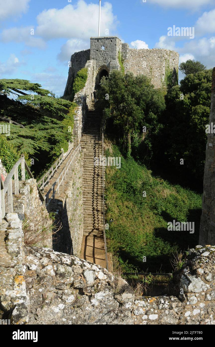 THE SHELL KEEP AT CARISBROOKE CASTLE ON THE ISLE OF WIGHT WHERE KING ...