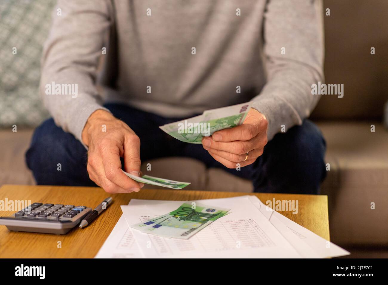 Old man counting hi-res stock photography and images - Alamy